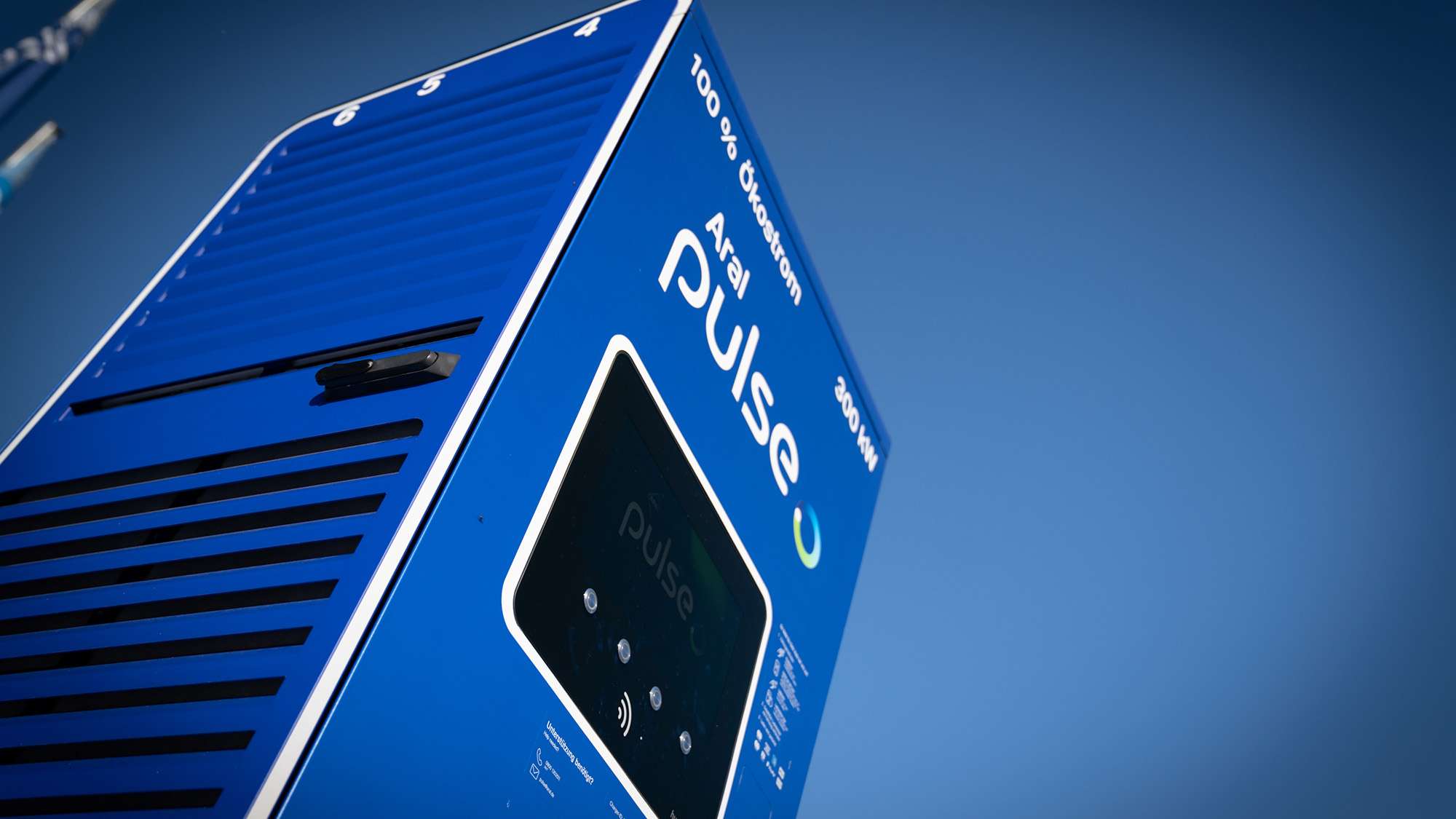 Aral pulse und APCOA bauen Netz der Schnellladestationen europaweit aus