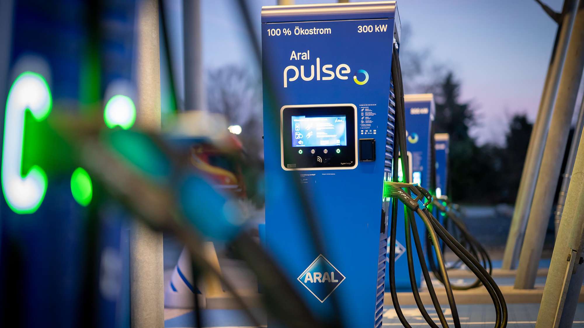 Neue Ultraschnell-Ladesäulen von Aral pulse in Neutraubling